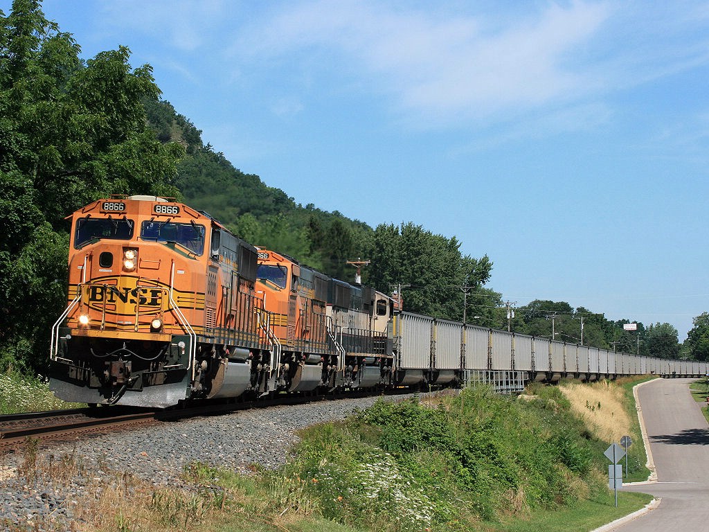 BNSF 8866